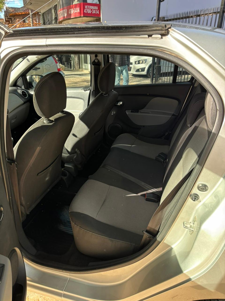 Renault Logan 1.6 Privilege 105cv – RS Autos